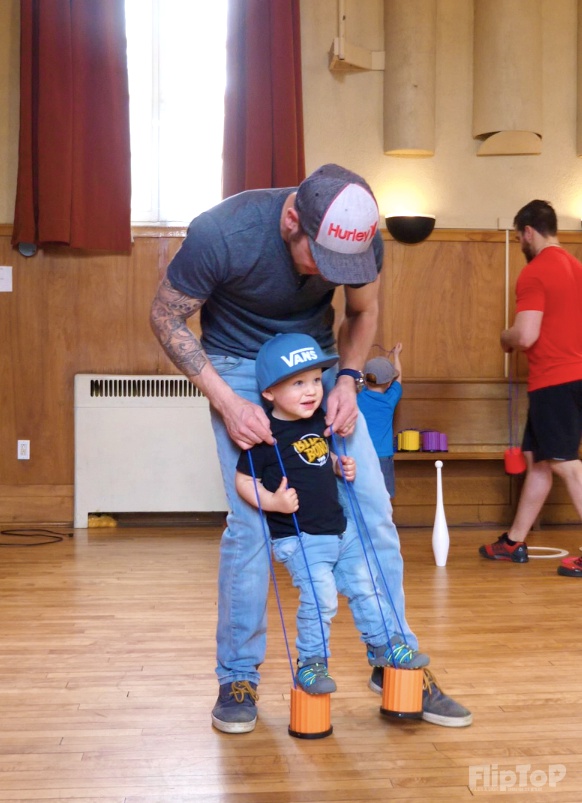 mini-échasse cirque fliptopMini-FlipToP | Camps, fêtes d'enfants ...